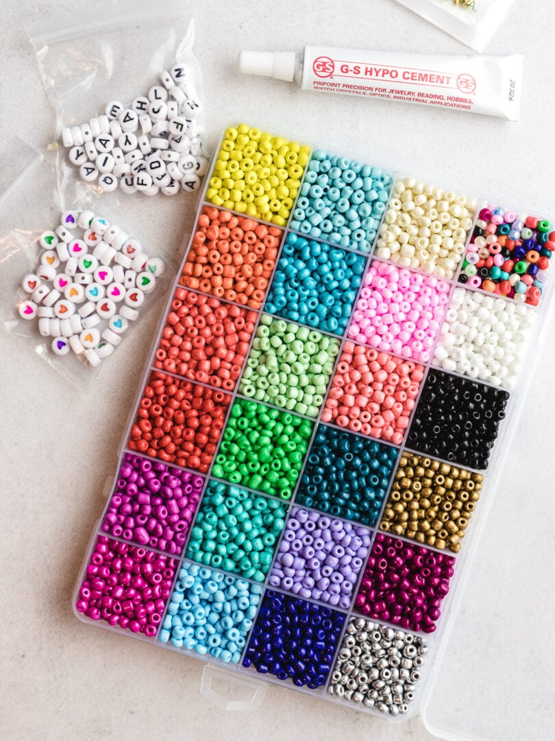 How to Make Stretchy Beaded Bracelets with Elastic Cord - Sarah Maker