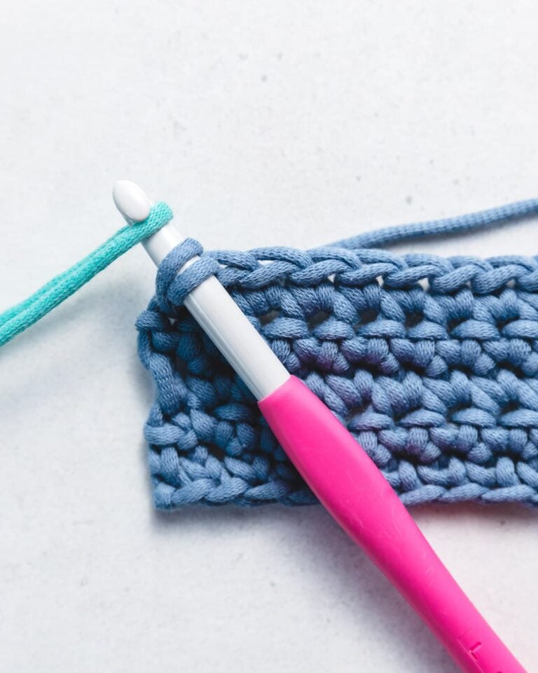 How to Change Colors in Crochet (Rows and Rounds) - Sarah Maker