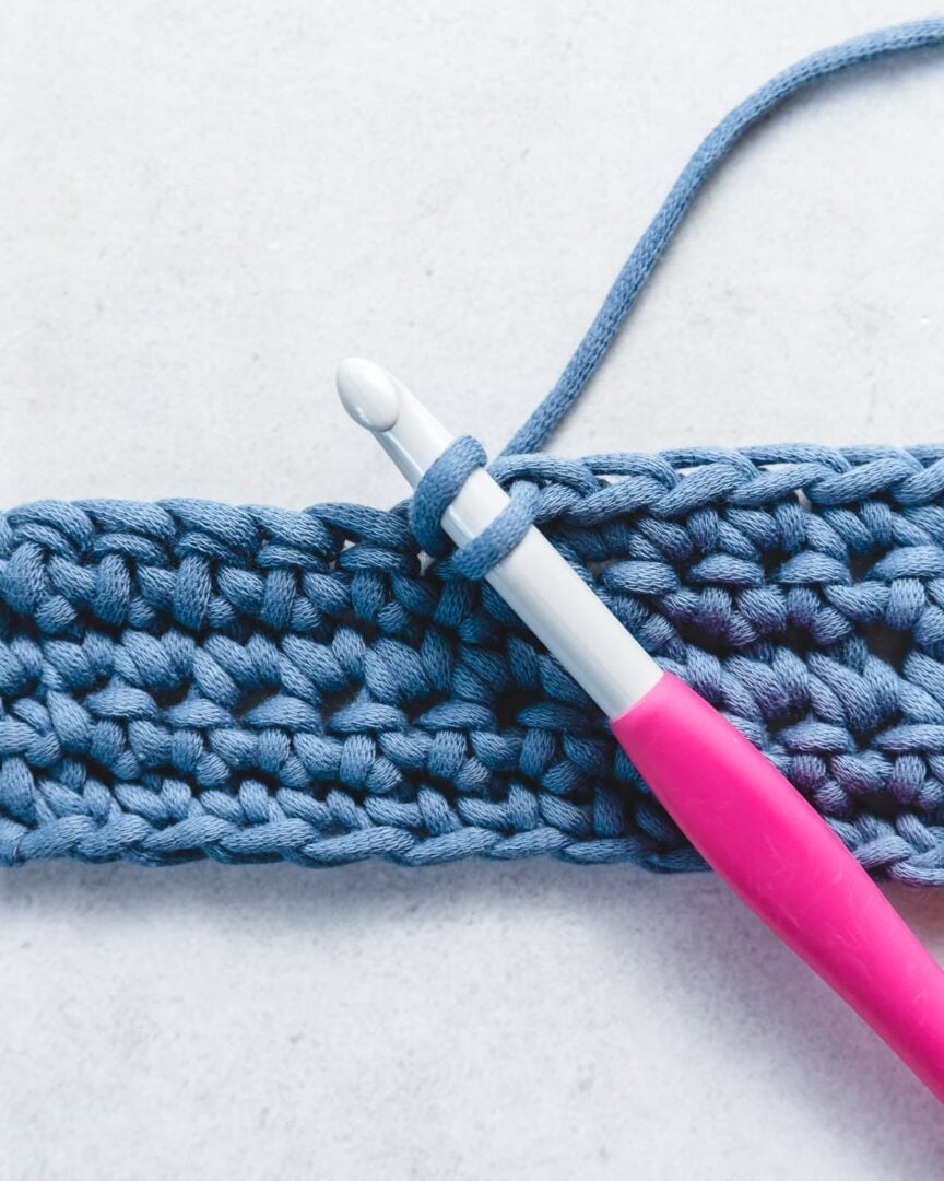 How to Change Colors in Crochet (Rows and Rounds) - Sarah Maker