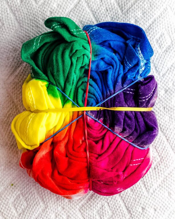 How to Tie Dye a Spiral Pattern: A Step-by-Step Guide - Sarah Maker