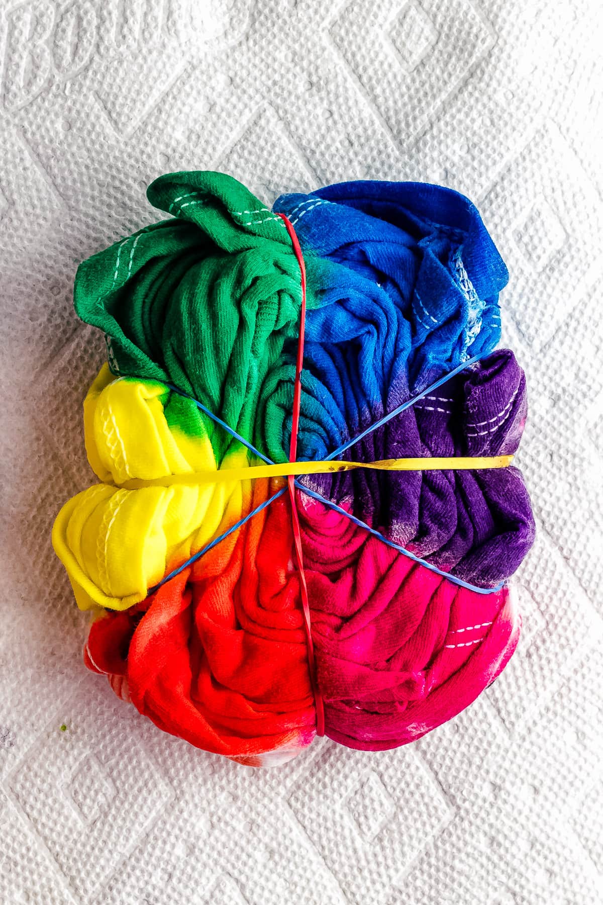 How to Tie Dye a Spiral Pattern: A Step-by-Step Guide - Sarah Maker