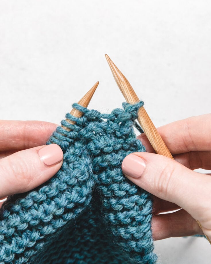 How to Bind Off (Cast Off) Knitting for Beginners - Sarah Maker