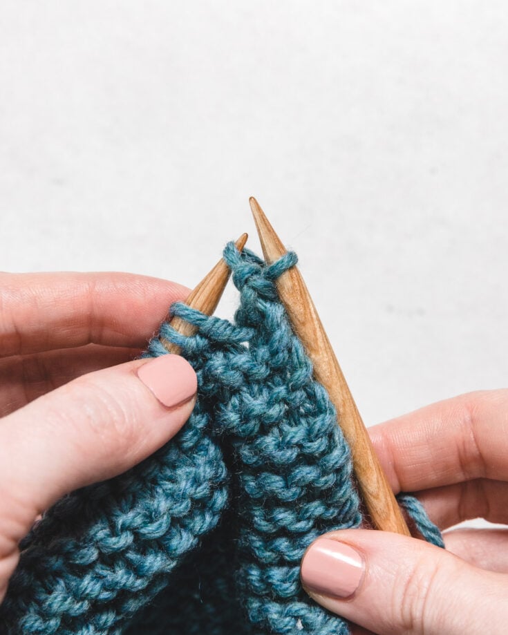 How to Bind Off (Cast Off) Knitting for Beginners - Sarah Maker