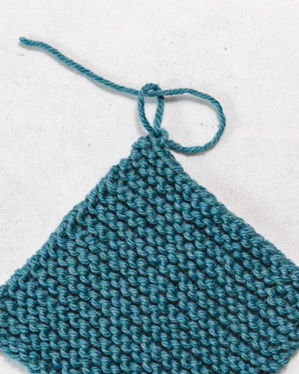 How to Bind Off (Cast Off) Knitting for Beginners - Sarah Maker