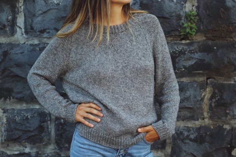 25 Free & Easy Sweater Knitting Patterns (Great for Beginners!)