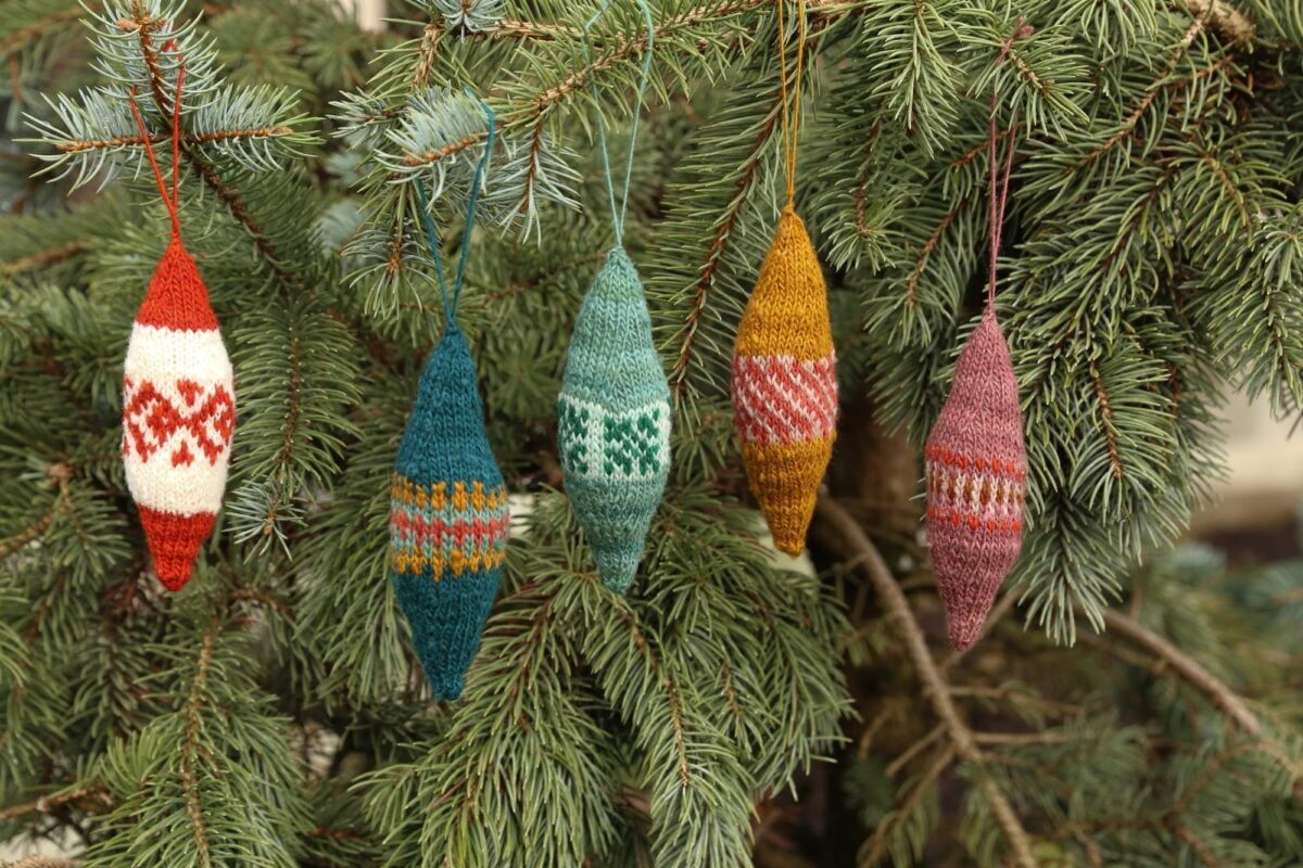 25 Free Christmas Knitting Patterns - Sarah Maker