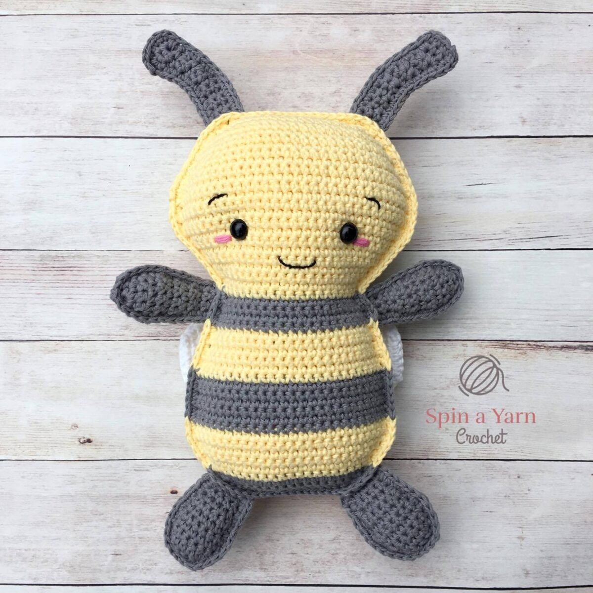 12 Free Crochet Bee Patterns - Sarah Maker