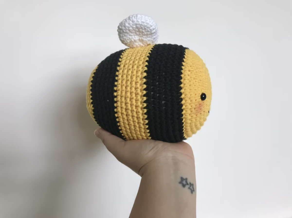 12 Free Crochet Bee Patterns - Sarah Maker