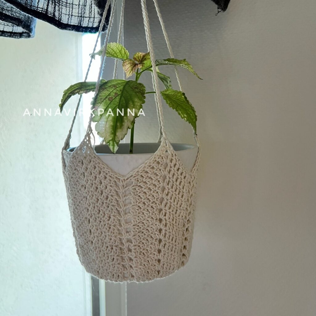 25+ Free Crochet Plant Hanger Patterns - Sarah Maker